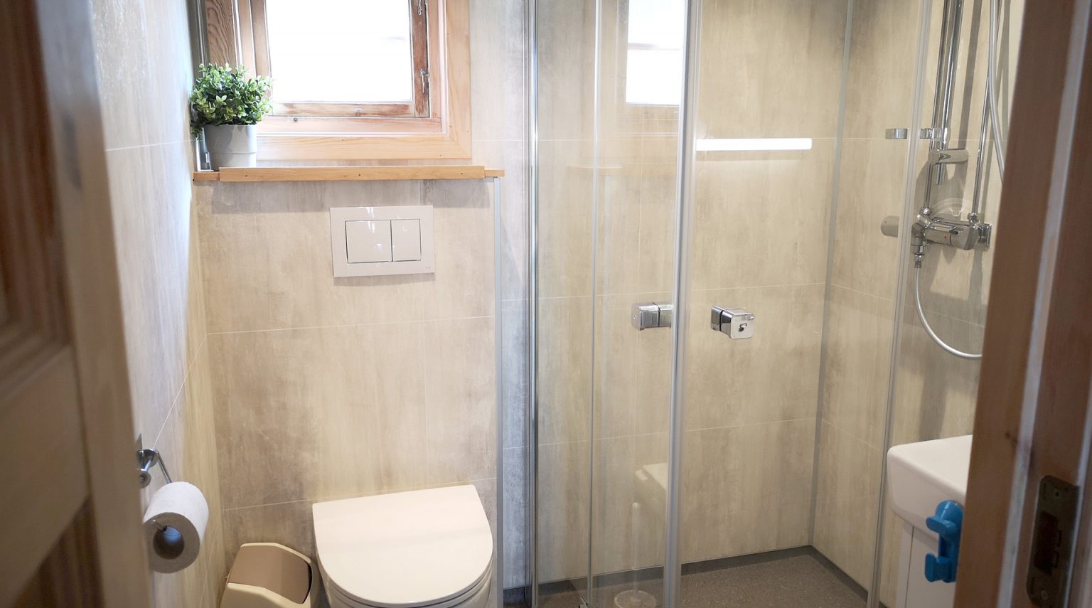 Stay in one of our 4-star cabins - Trollveggen Camping